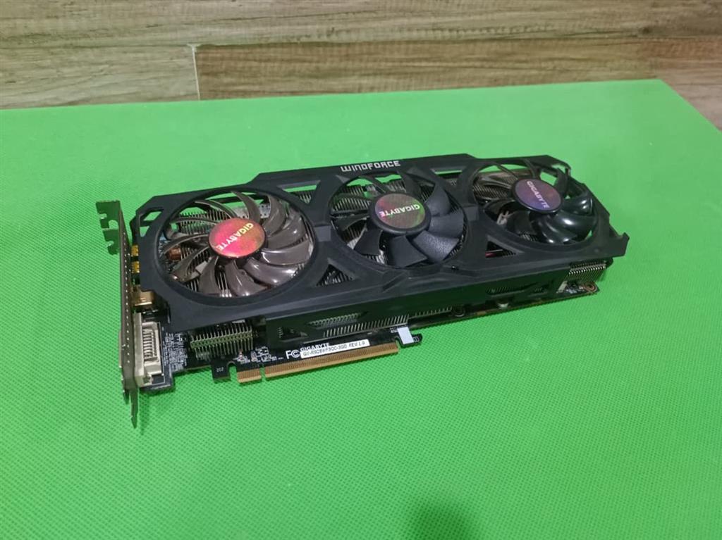 قیمت و خرید کارت گرافیک کارکرده مدل GIGABYTE R9 280 3G DDR5 384BIT (فن ...