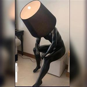 قیمت و خرید آباژور مدرن کنار سالنی مدل آدم نشسته